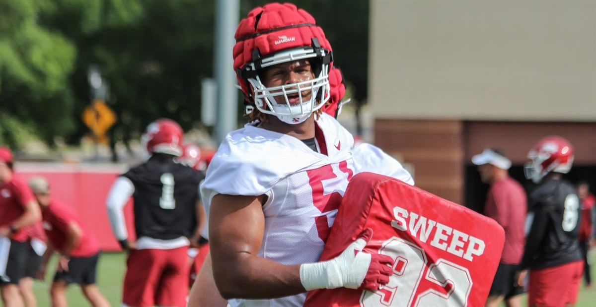 Gators add commitment from former Arkansas OL Devon Manuel