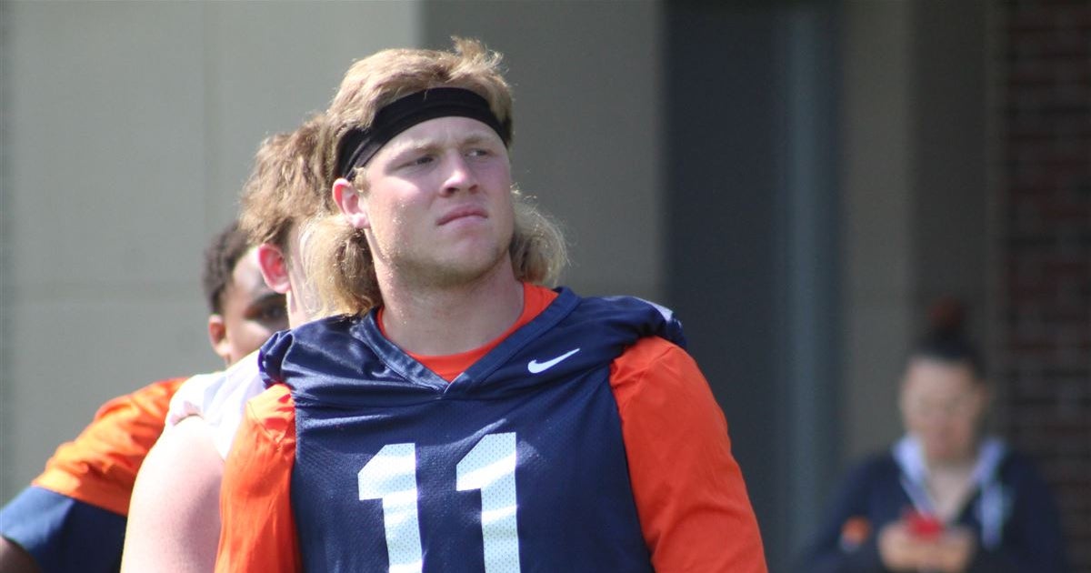 Three-star EDGE Jack Curtis camps at Illinois where he has a family ...