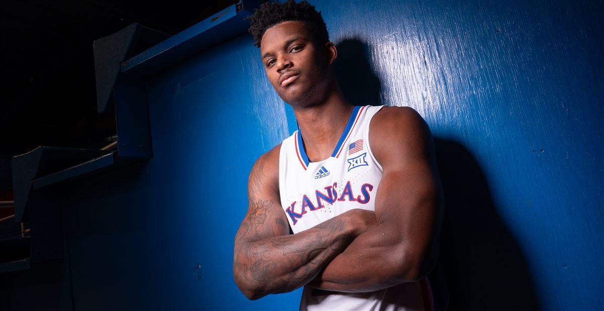 KJ Adams receives ‘Mr. Jayhawk’ award for the 2023-24 season - Football ...