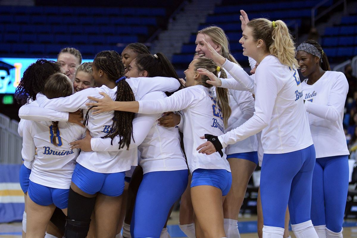 Photo Gallery: Women's Volleyball completes a sweep of the Arizona ...
