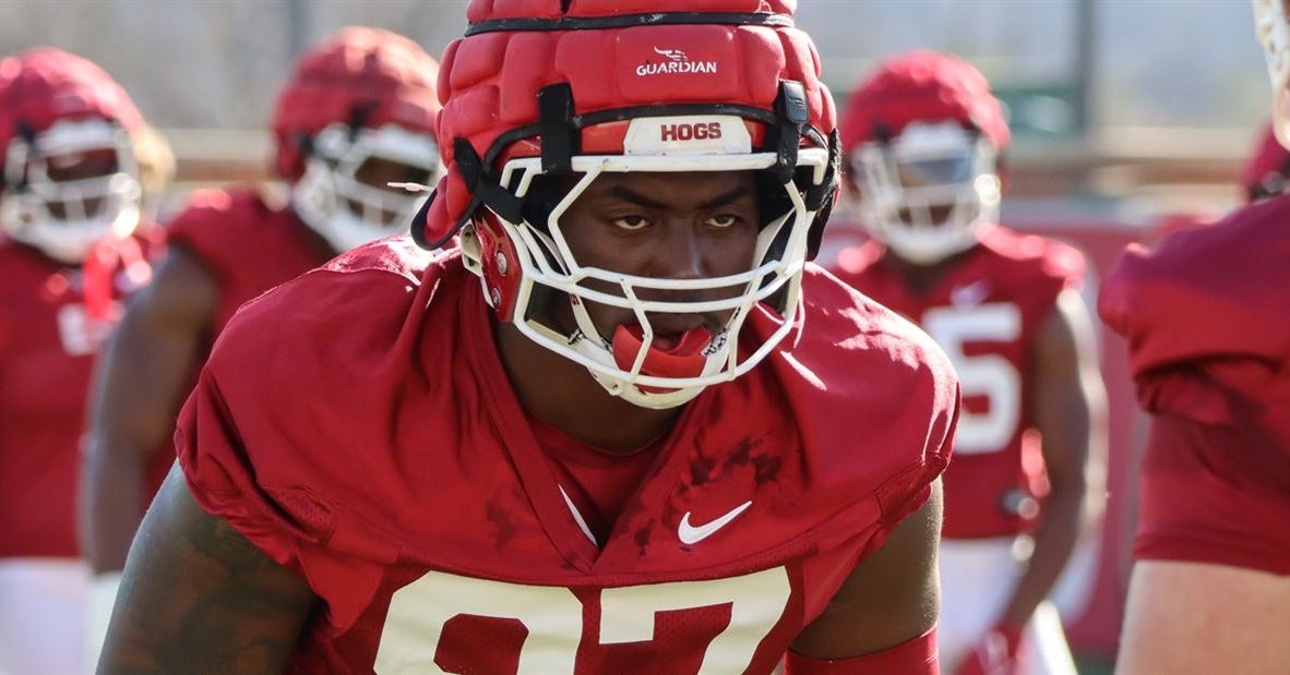 Can Arkansas' Quincy Rhodes seize opportunity on edge?