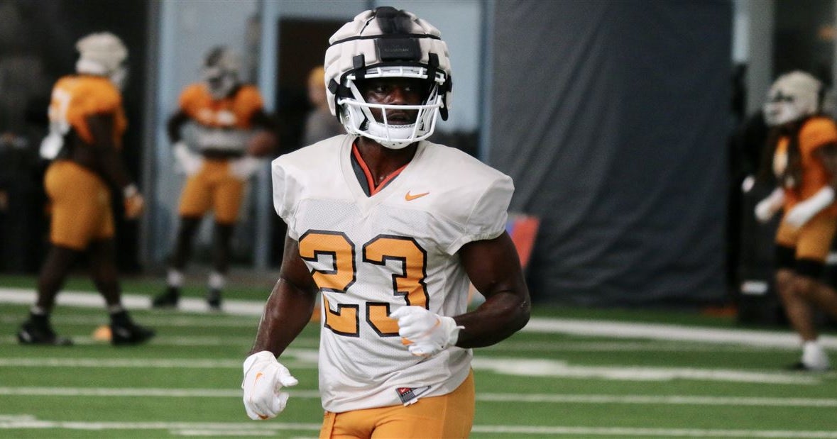 WATCH: RB Dixon makes debut as Tennessee practices in shells again