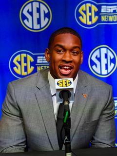 'Being myself': Kyle Phillips becoming 'good leader' for Vols