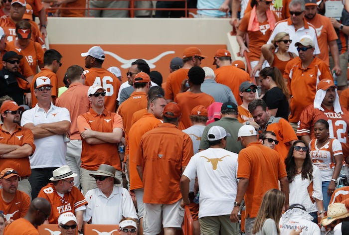 Photo: Texas crowd has already given up on the Longhorns