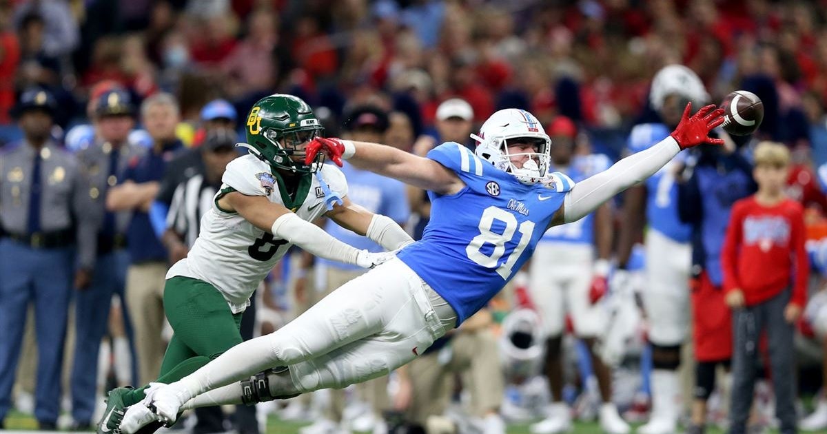 Casey Kelly talks tight ends in the early-goings of fall camp