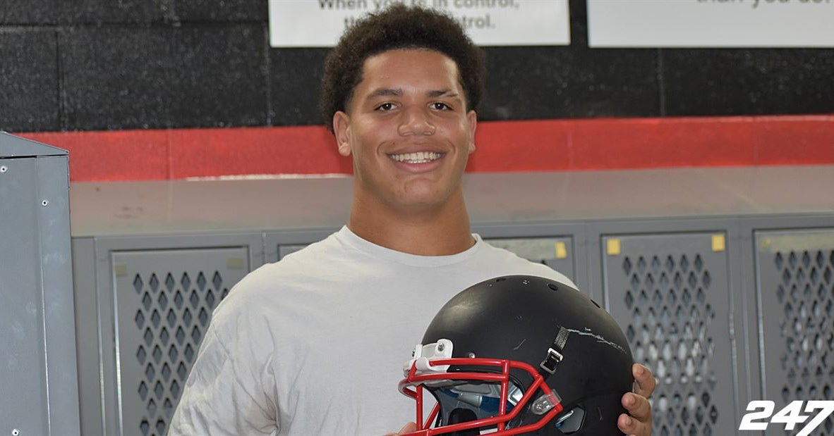 Oregon 2024 OL Devin Brooks has Pac-12 schools sticking out