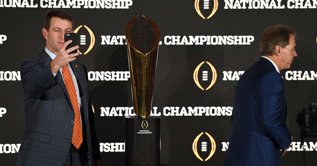 Angry dad, happy dad: Differences clear between Saban, Swinney