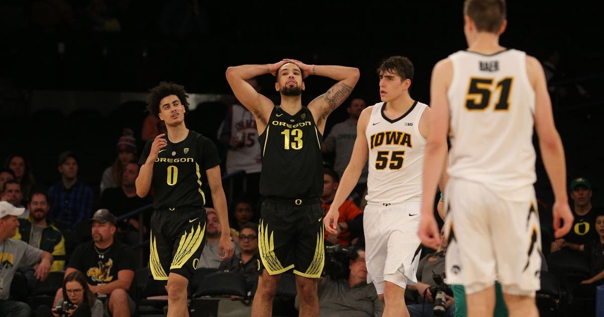 Iowa defense swarms Oregon in 77-69 win