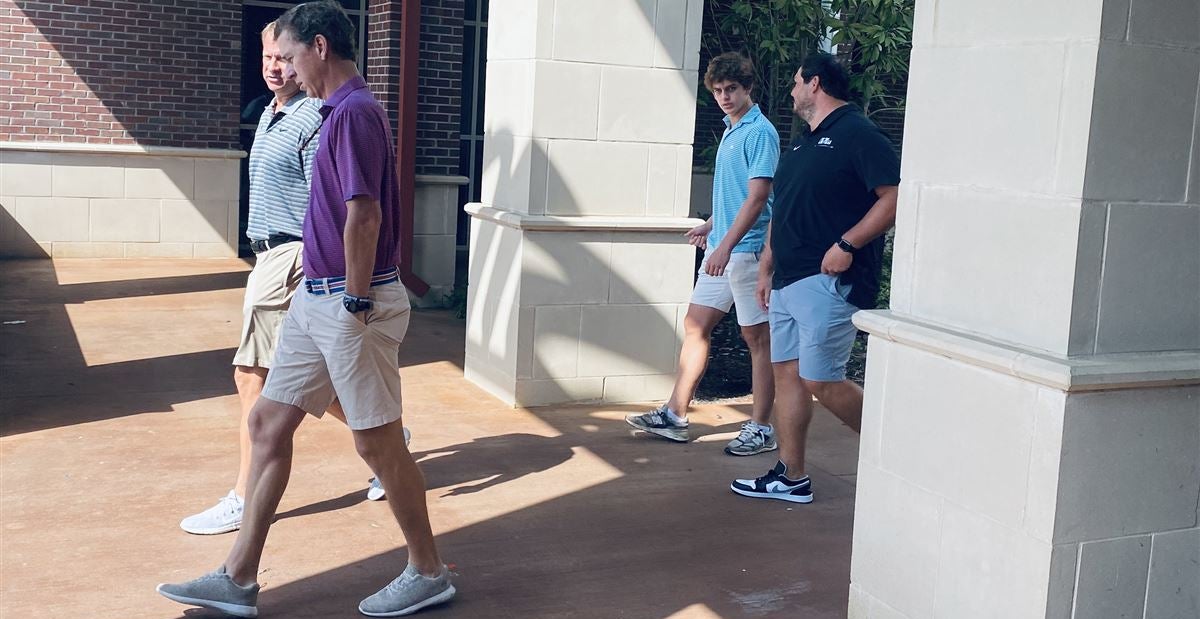 5-Star QB Arch Manning arrives at Ole Miss