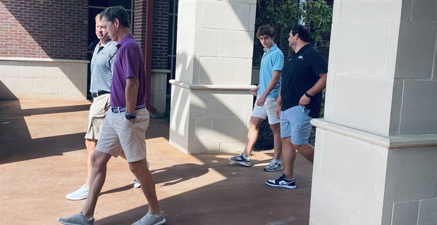 5-Star QB Arch Manning arrives at Ole Miss