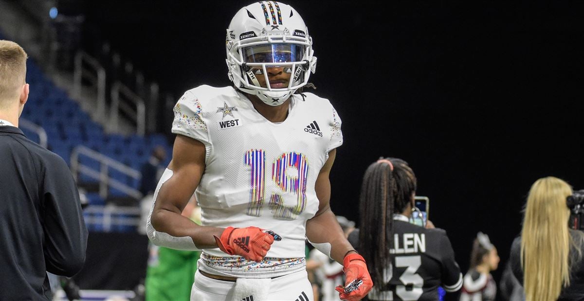 UT signee Owens on bond with fellow class members, coaches