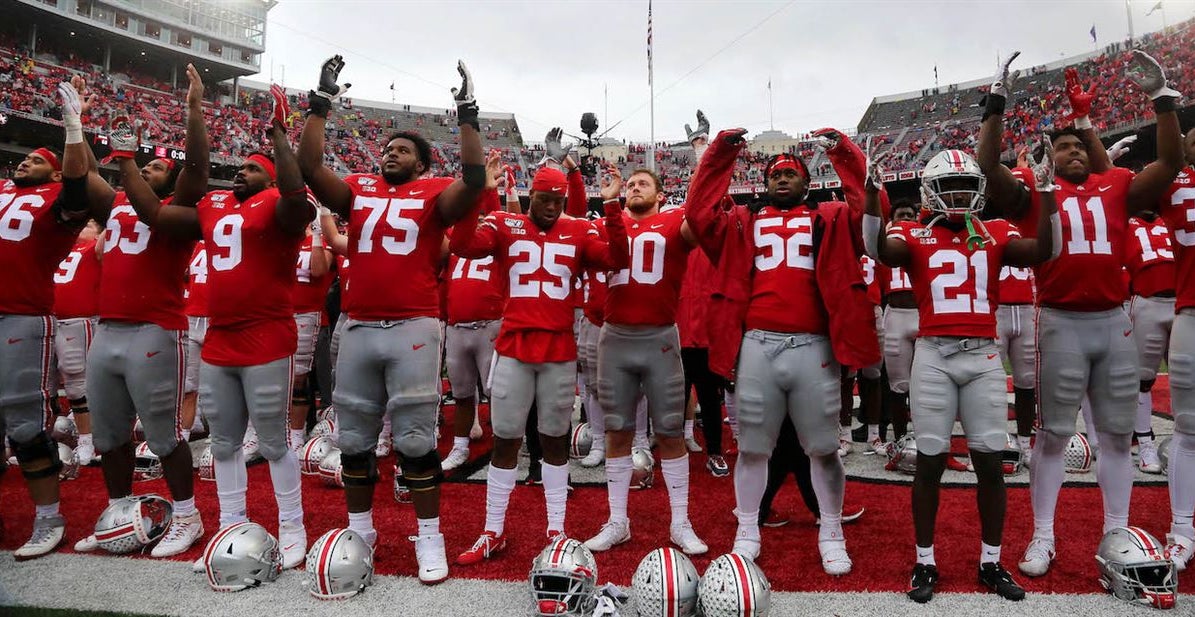 Buckeyes celebrate top-15 win against Wisconsin with Carmen Ohio