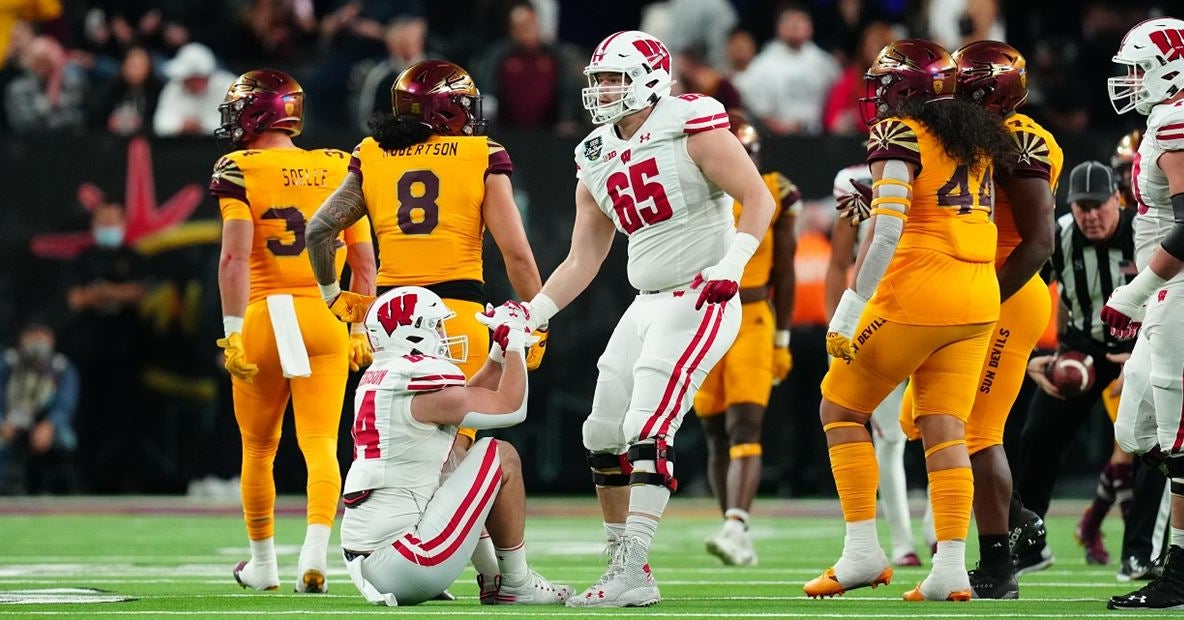 Wisconsin football player profile: Left guard Tyler Beach