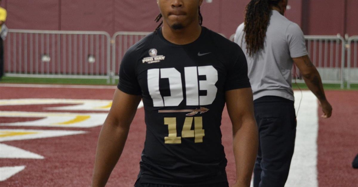 Javien Elliott signs with Buccaneers