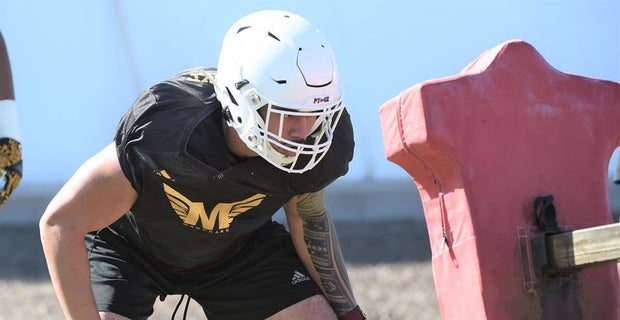 Merlin Robertson named to 2020 Butkus Award Watch List