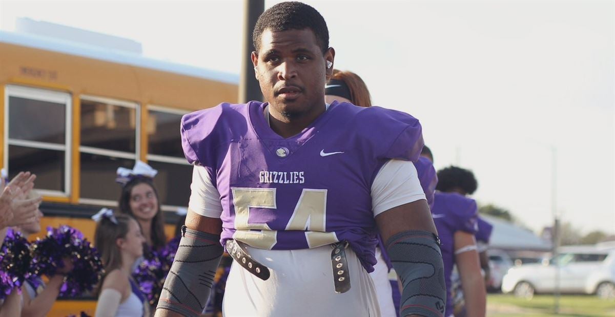Buffaloes land Junior College offensive lineman Buffaloes land Junior College offensive lineman