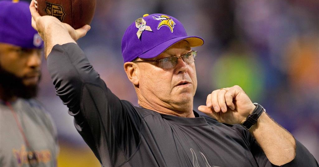 Report: Broncos Adding Pagac To Coach Outside Linebackers