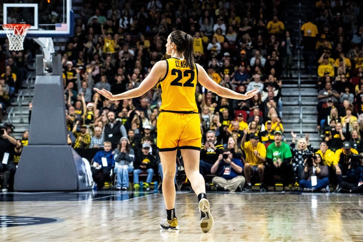 Quick Hits: Caitlin Clark's rains threes all across the state of Iowa ...