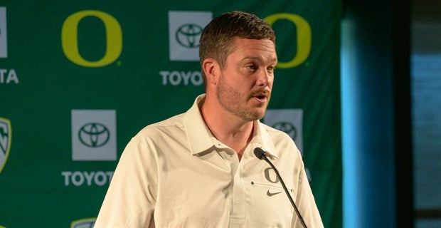 Smoke, poor air quality forces Oregon inside Moshofsky Center for practice