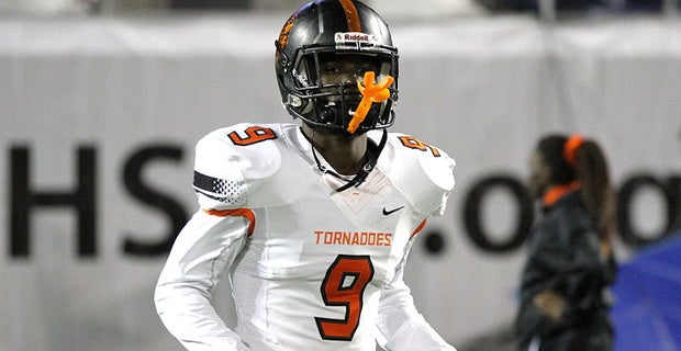 Davante Davis commits to Texas