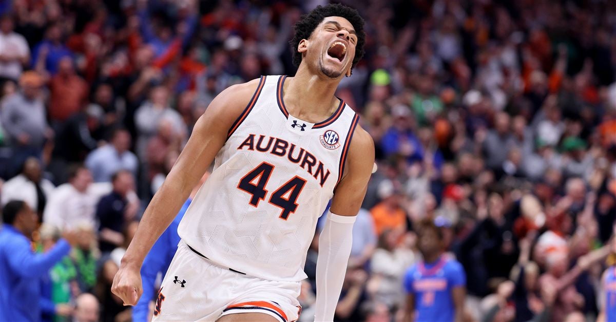 Dylan Cardwell to return for fifth year at Auburn