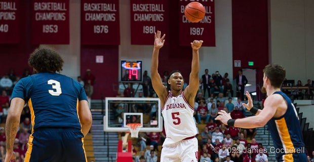 'He's a monster down there': Freshman Malik Reneau stars in exhibition game