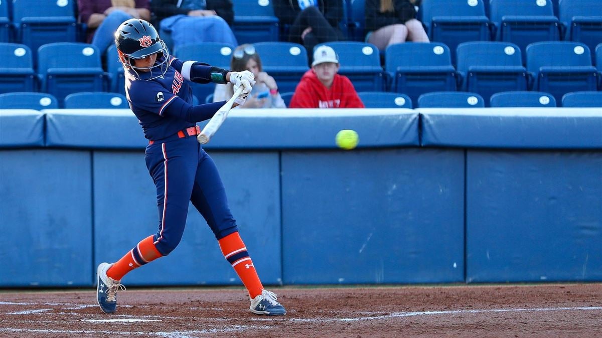Auburn softball team puts up a fight but falls again at Florida