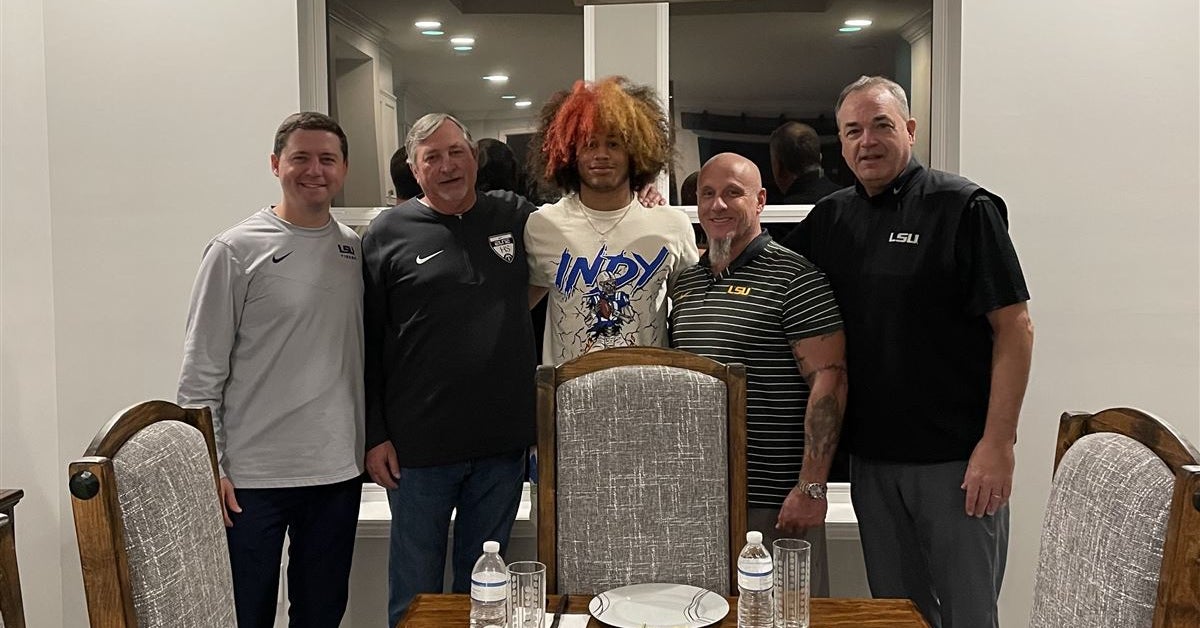 2024 QB Colin Hurley officially signs with LSU football
