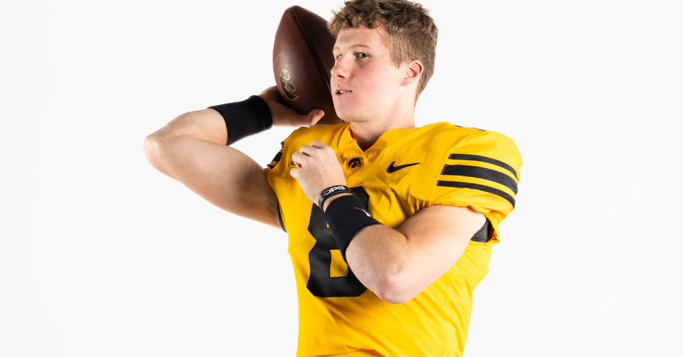 Iowa football lands 2025 three-star quarterback Jimmy Sullivan