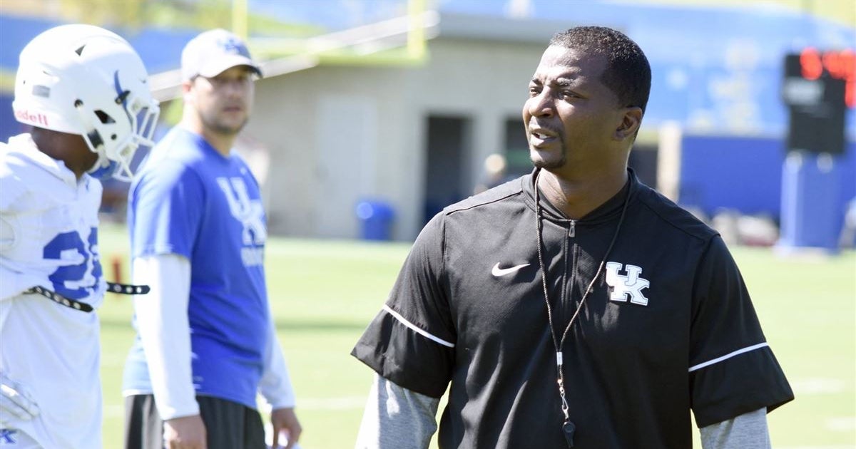 WATCH || Steve Clinkscale coaches the DBs during spring practice