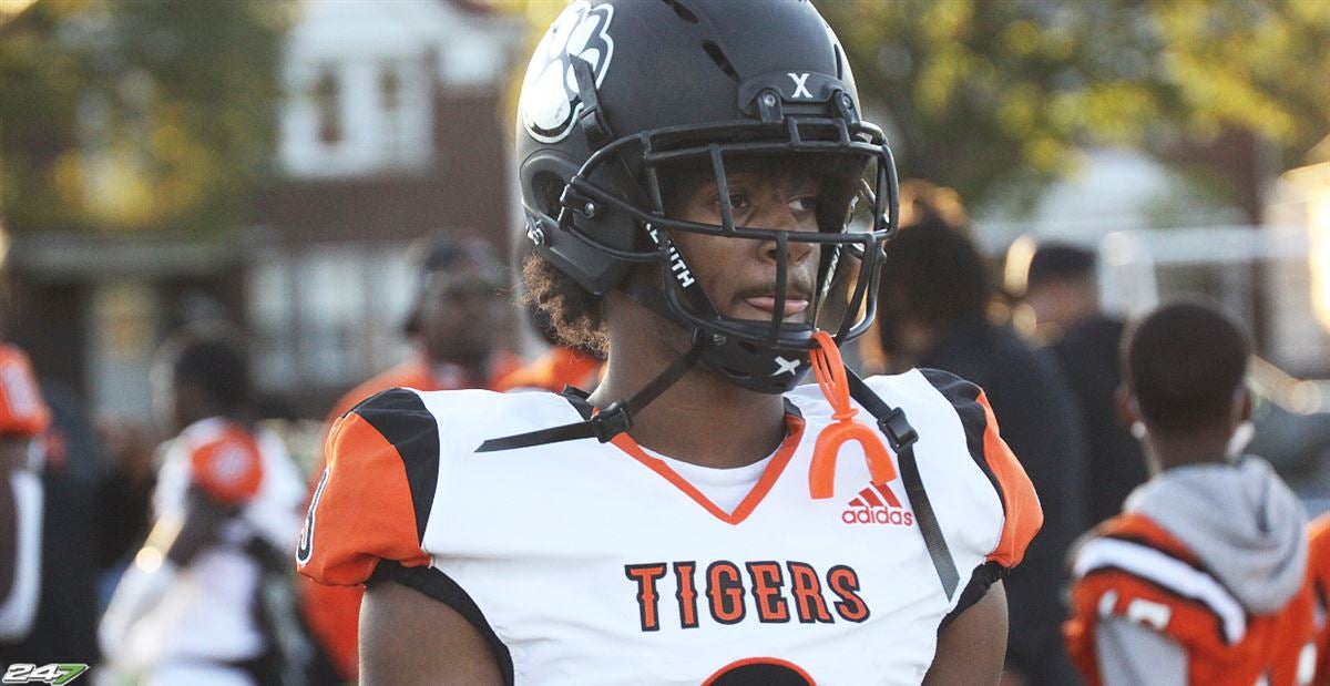 Iowa lands late gem in CB Deshaun Lee