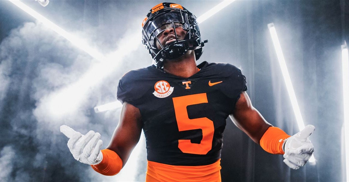 Five-star edge rusher Ross signs with Vols coming off big senior season