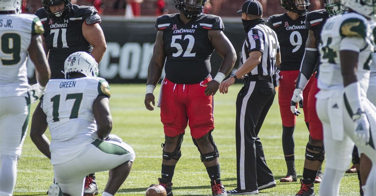 Memphis offensive lineman Jakari Robinson enters NCAA transfer portal