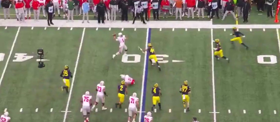 WATCH: Justin Fields throws long touchdown after limping off