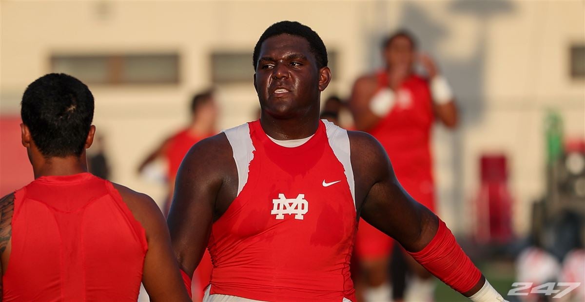 Ten national recruits on the defensive side that Miami has momentum with
