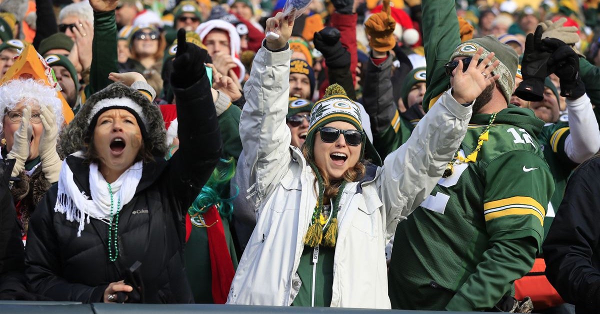 Green Bay fan marries woman with last name of Packer in Chicago