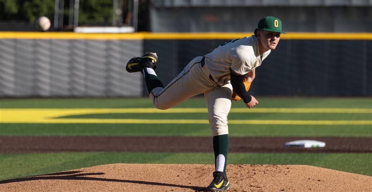 RJ Gordon shines in pitcher's duel as Oregon takes game one over Arizona