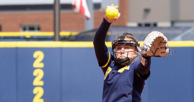 Storako leads Michigan past South Dakota State, into regional final