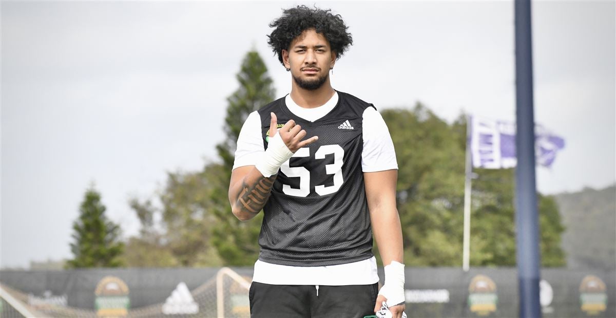 Washington OL Paki Finau has a tough decision to make