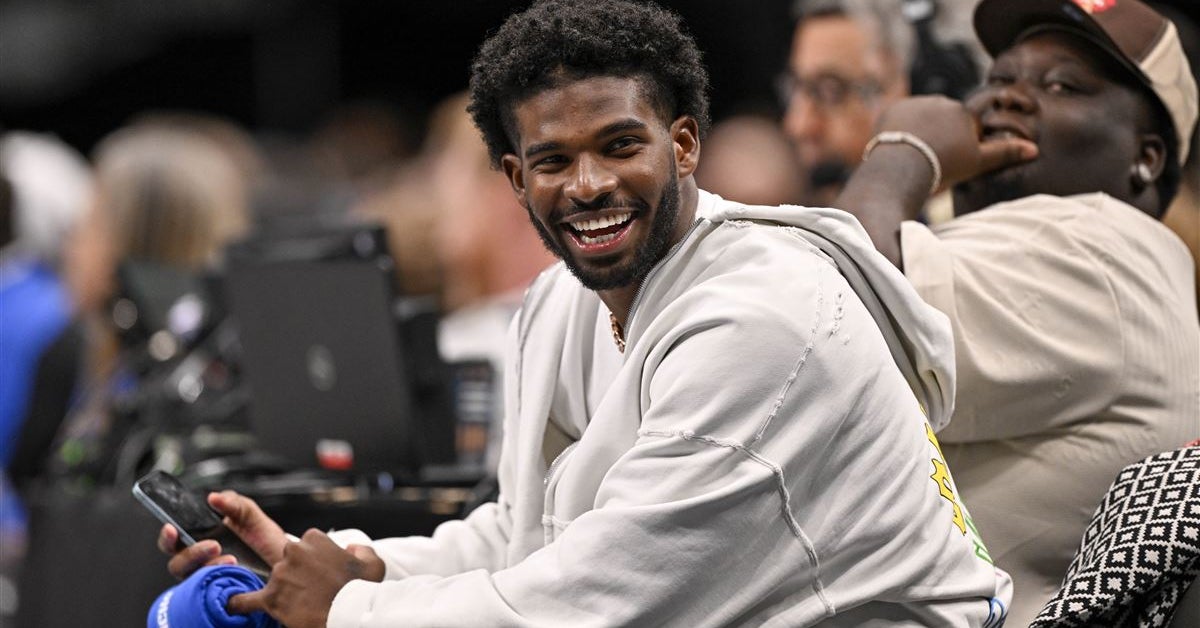 Shedeur Sanders handed Greg Anthony's blazer on live TV after Deion ...