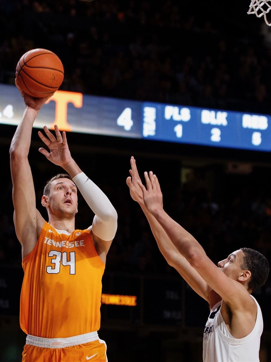 How addition of Uros Plavsic will change Tennessee's rotation