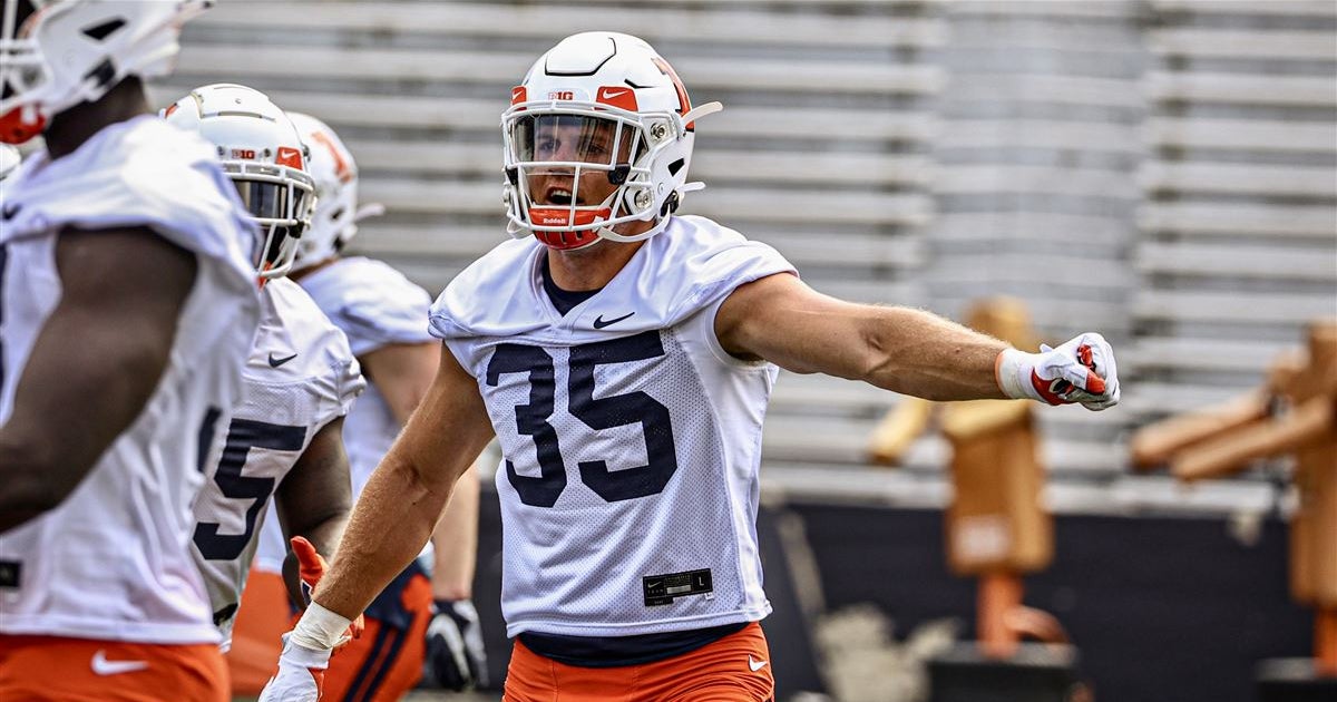 'He's an alpha': Jake Hansen leads defense for another year, for ...