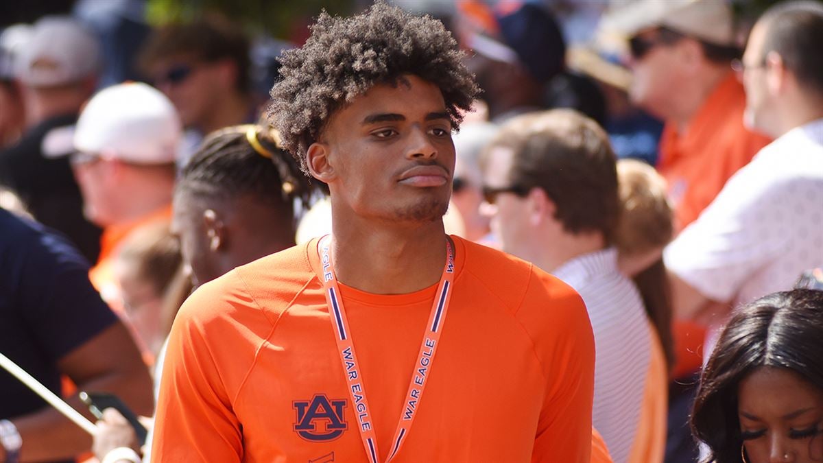 Auburn 'definitely still in the running' for 4-star Alabama commitment
