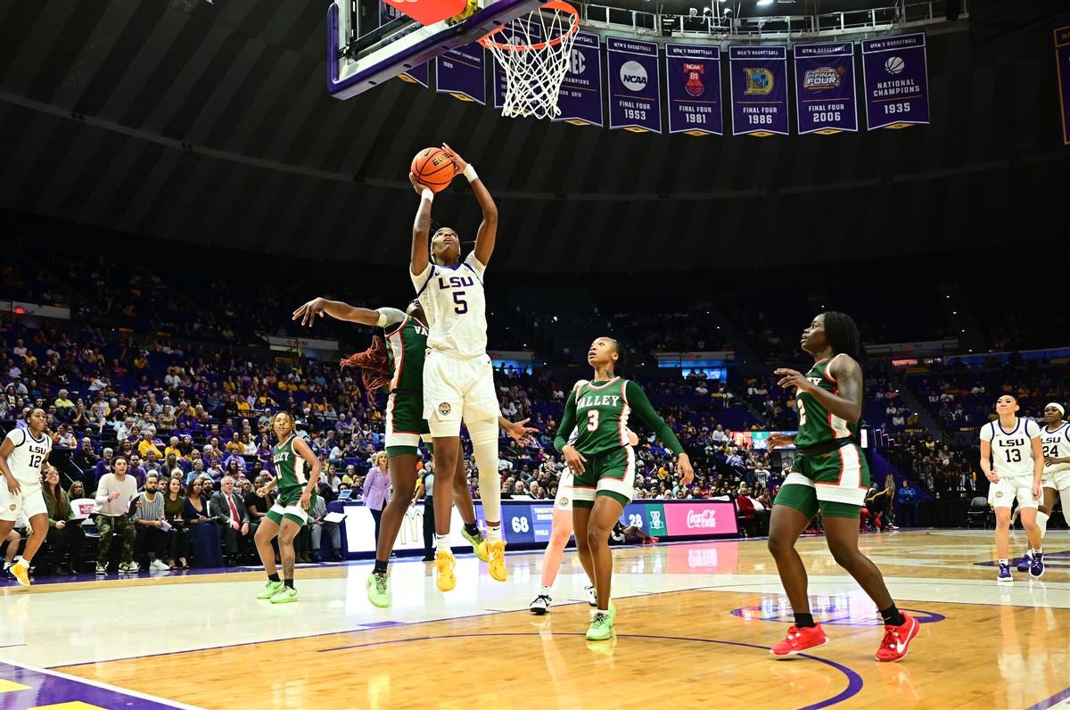 Sa'Myah Smith's double-double leads LSU to big win