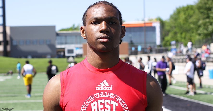 2021 RB David Holloman earns several camp offers on bus tour