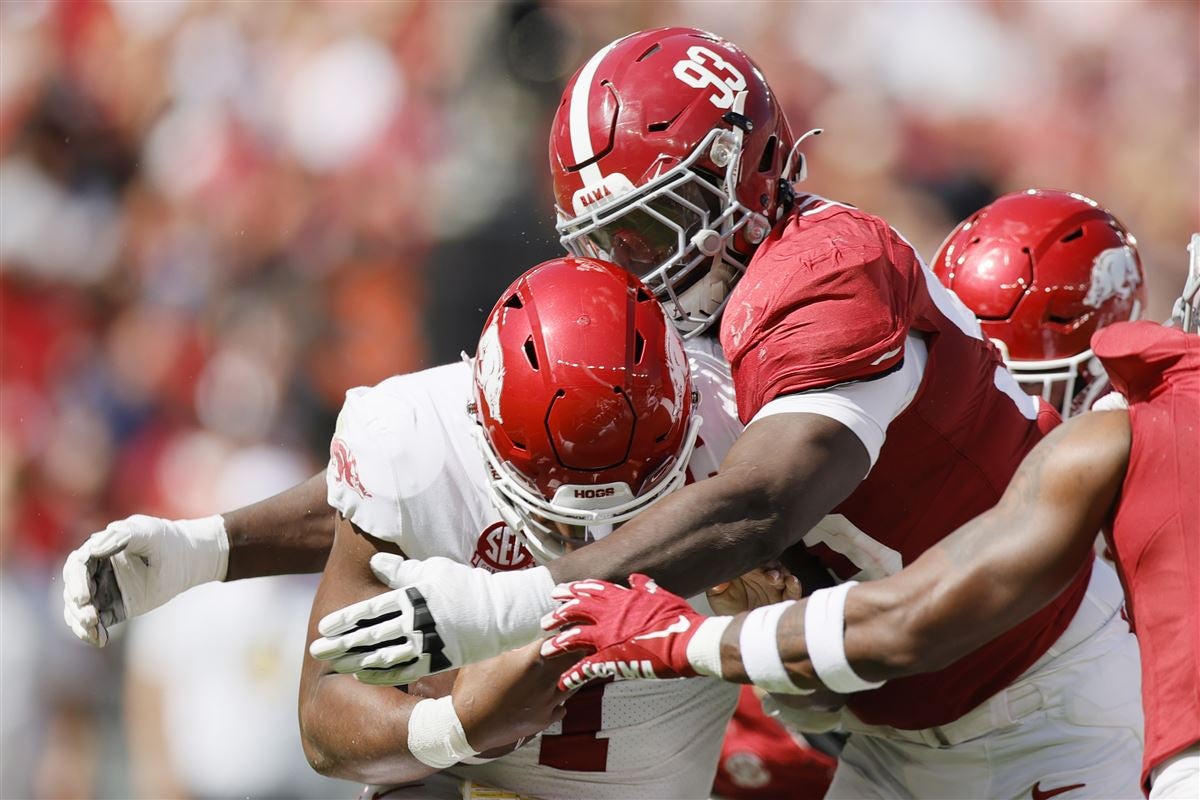 Instant Reaction: Alabama survives late scare against Arkansas, win 24-21 at Bryant-Denny Stadium