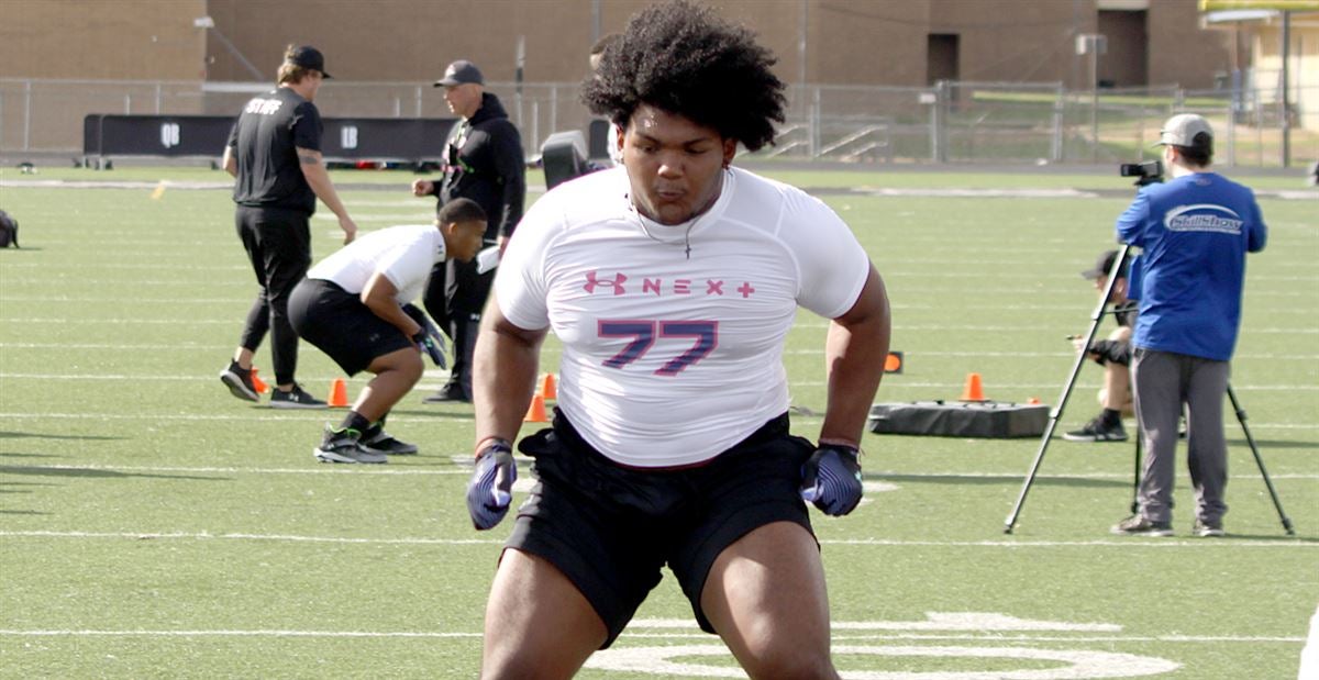 Alex Atkins drops in on four-star offensive lineman in Texas on Monday