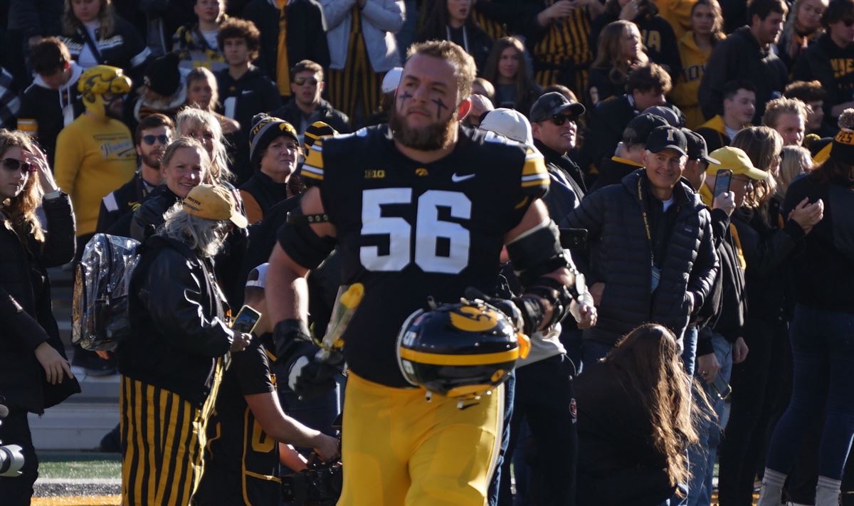 Iowa offensive lineman Nick DeJong to return to Iowa for sixth year in 2024