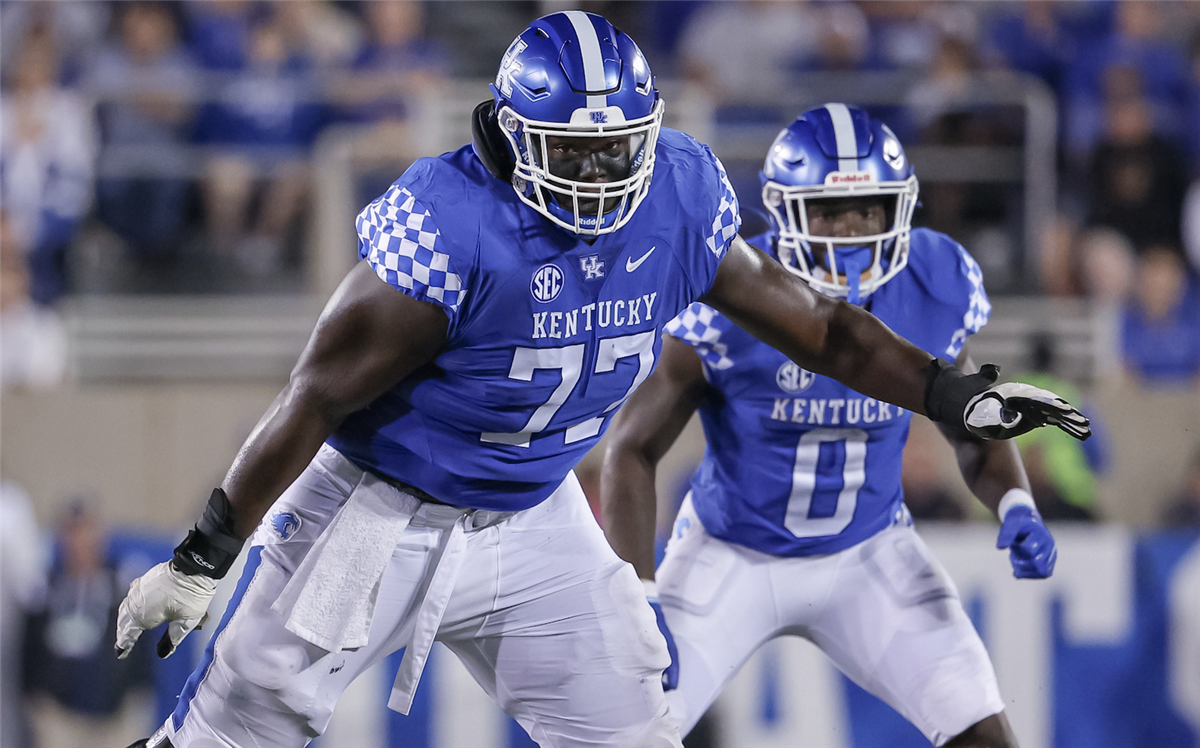 Jeremy Flax named Outland Trophy National Player of the Week