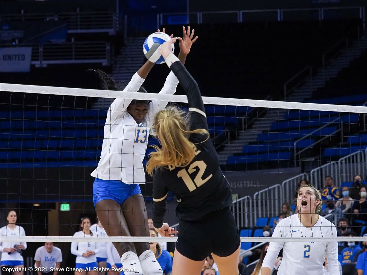 Photos: Women's Volleyball advances to Sweet 16